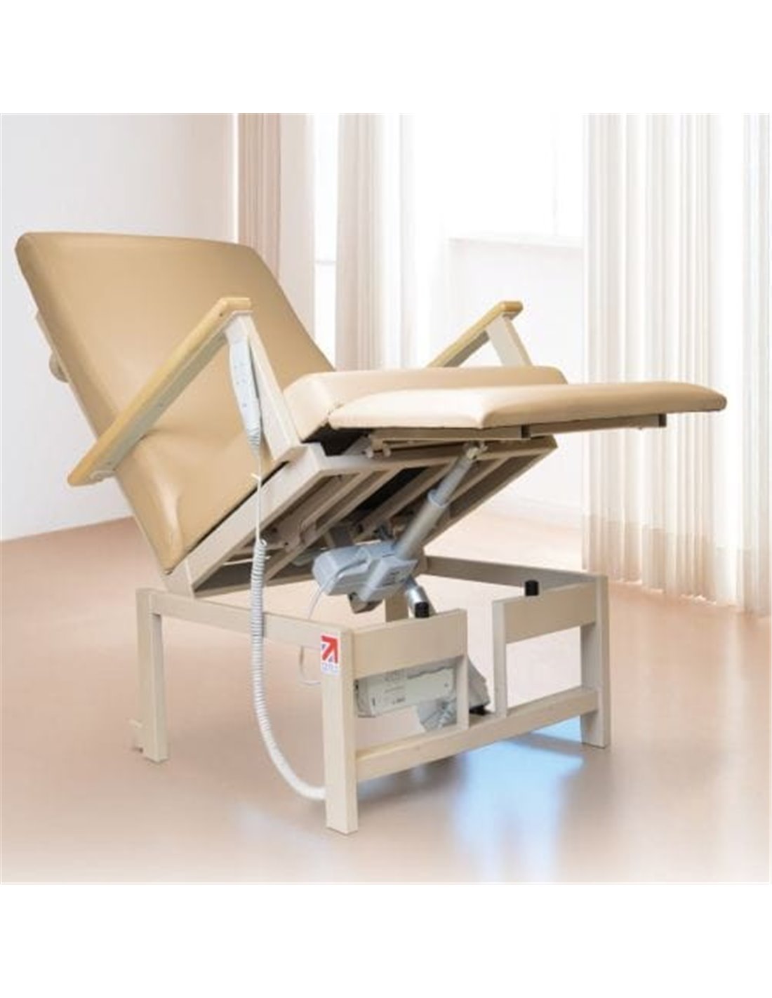 Roma Eliot Tilt in Space Powered Patient Care Chair 5776
